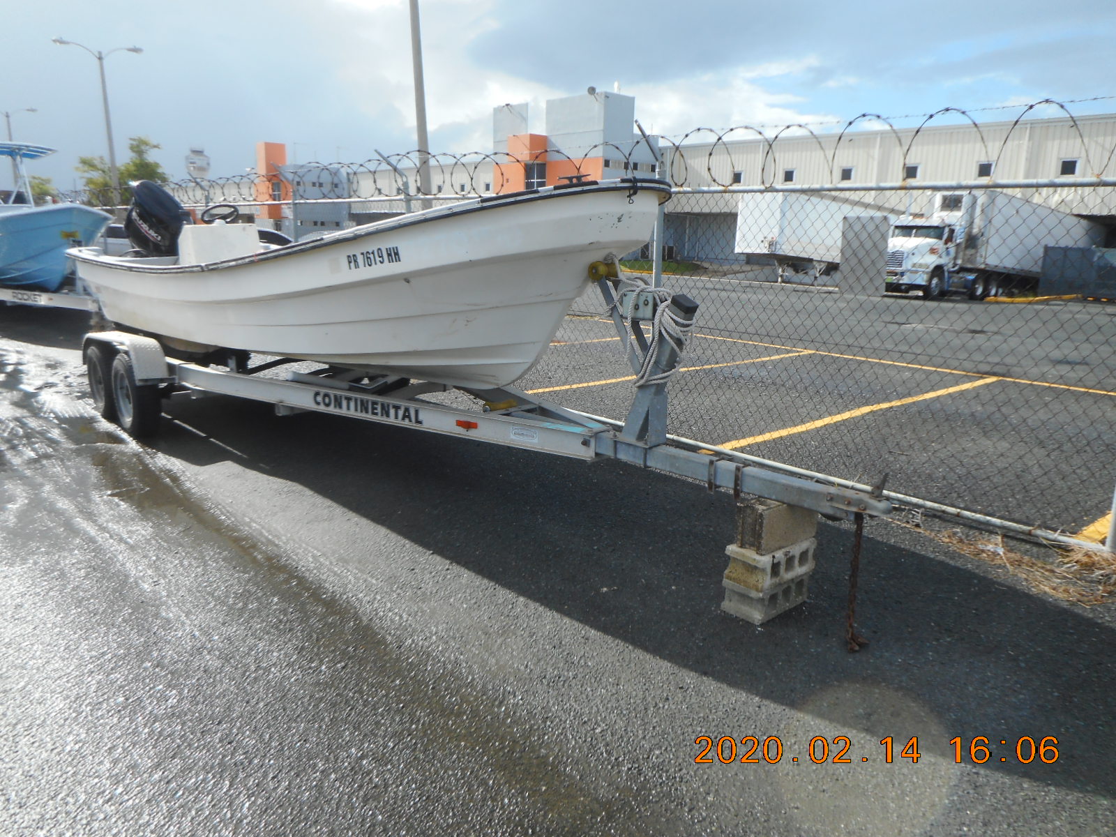 » 2004 CUSTOM MADE 22′ Open Fisherman Vessel with Trailer, White (658496)